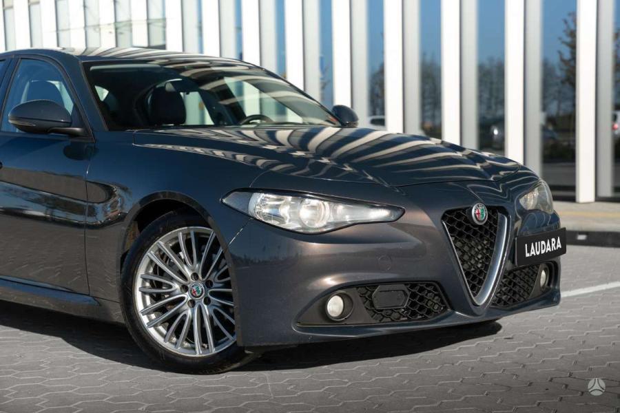 Zils Alfa Romeo Giulia 2017 Viļņa, ar dzinēja tilpumu 2.14 L un nobraukumu 277 tūkst. km par 8300 €, foto 2 vietnē AUTOMOTO.COM.LV