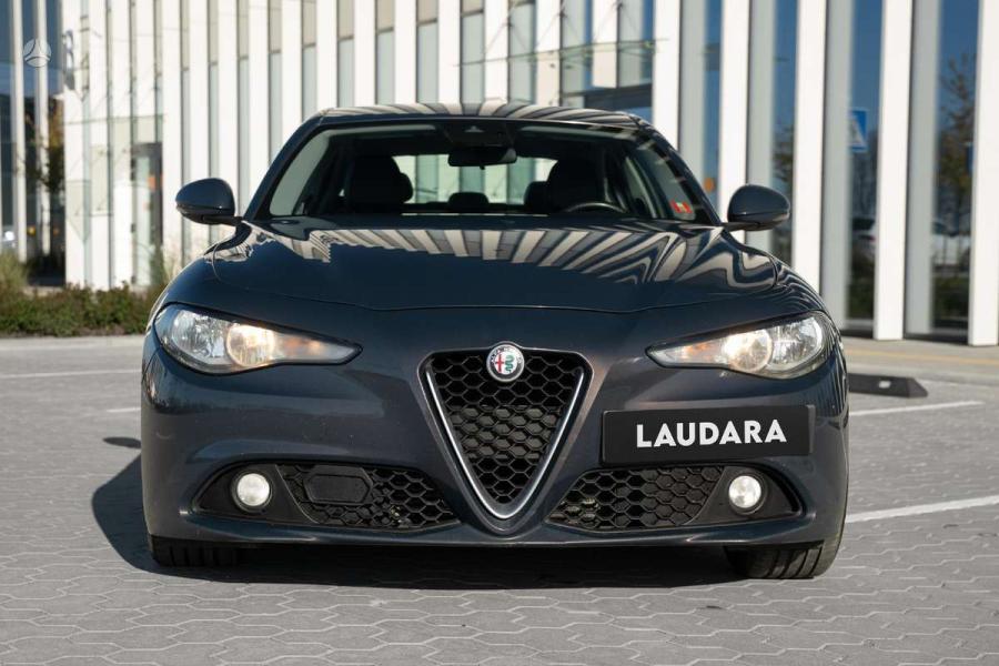 Zils Alfa Romeo Giulia 2017 Viļņa, ar dzinēja tilpumu 2.14 L un nobraukumu 277 tūkst. km par 8300 €, foto 14 vietnē AUTOMOTO.COM.LV