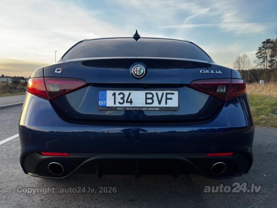Zils Alfa Romeo Giulia 2017 Tallina, ar dzinēja tilpumu 2.00 L un nobraukumu 126 tūkst. km par 24900 €, foto 3 vietnē AUTOMOTO.COM.LV