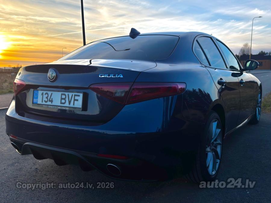 Zils Alfa Romeo Giulia 2017 Tallina, ar dzinēja tilpumu 2.00 L un nobraukumu 126 tūkst. km par 24900 €, foto 4 vietnē AUTOMOTO.COM.LV