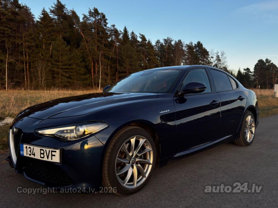 Zils Alfa Romeo Giulia 2017 Tallina, ar dzinēja tilpumu 2.00 L un nobraukumu 126 tūkst. km par 24900 €, foto 8 vietnē AUTOMOTO.COM.LV