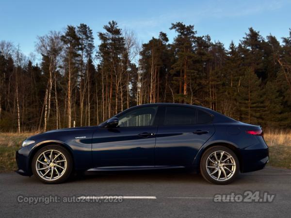 Blue Alfa Romeo Giulia 2017 in Tallinn, with an engine capacity of 2.00 L and mileage of 126 thousand km for 24900 €, photo 8 on AUTOMOTO.COM.LV
