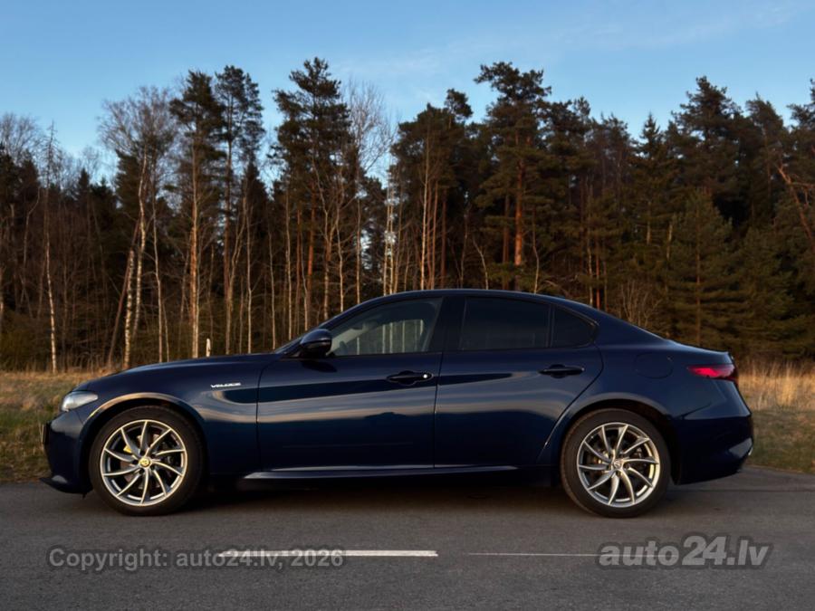 Zils Alfa Romeo Giulia 2017 Tallina, ar dzinēja tilpumu 2.00 L un nobraukumu 126 tūkst. km par 24900 €, foto 9 vietnē AUTOMOTO.COM.LV