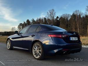 Zils Alfa Romeo Giulia 2017 Tallina, ar dzinēja tilpumu 2.00 L un nobraukumu 126 tūkst. km par 24900 €, foto 10 vietnē AUTOMOTO.COM.LV