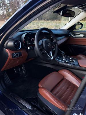 Zils Alfa Romeo Giulia 2017 Tallina, ar dzinēja tilpumu 2.00 L un nobraukumu 126 tūkst. km par 24900 €, foto 12 vietnē AUTOMOTO.COM.LV