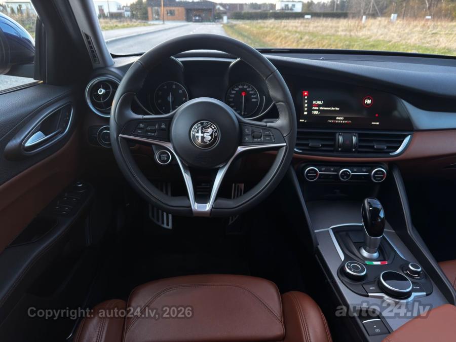 Zils Alfa Romeo Giulia 2017 Tallina, ar dzinēja tilpumu 2.00 L un nobraukumu 126 tūkst. km par 24900 €, foto 14 vietnē AUTOMOTO.COM.LV