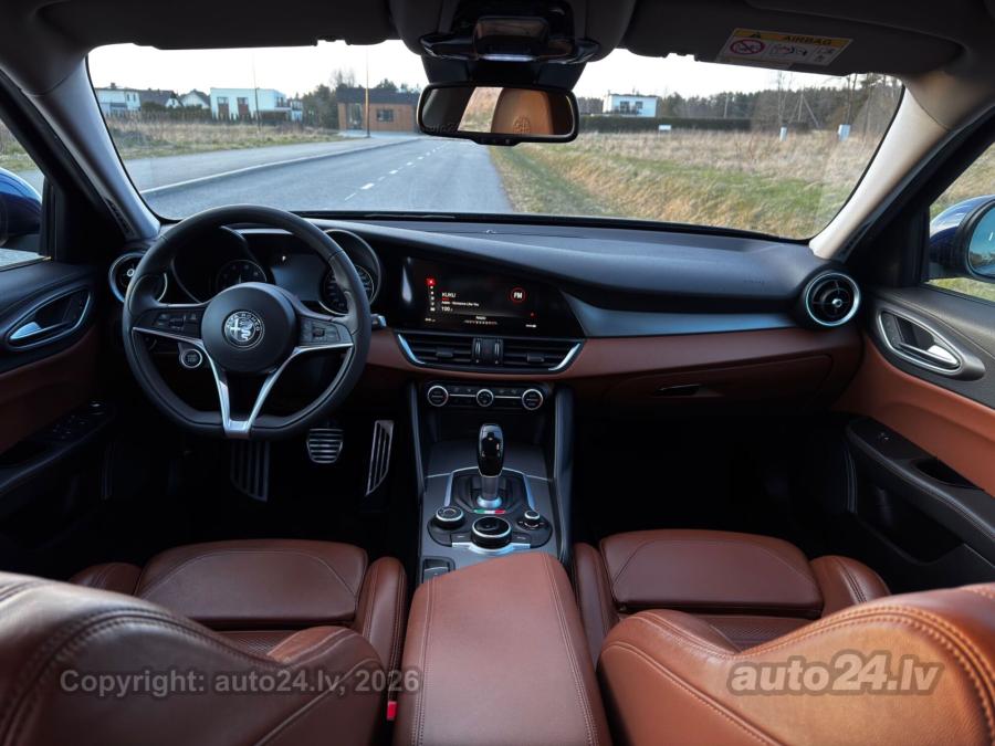 Zils Alfa Romeo Giulia 2017 Tallina, ar dzinēja tilpumu 2.00 L un nobraukumu 126 tūkst. km par 24900 €, foto 15 vietnē AUTOMOTO.COM.LV