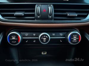 Zils Alfa Romeo Giulia 2017 Tallina, ar dzinēja tilpumu 2.00 L un nobraukumu 126 tūkst. km par 24900 €, foto 16 vietnē AUTOMOTO.COM.LV