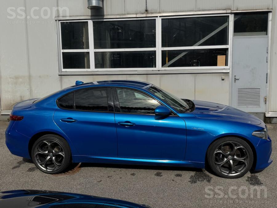Blue Alfa Romeo Giulia 2017 in Riga, with an engine capacity of 2.20 L and mileage of 200 thousand km for 17500 €, photo 5 on AUTOMOTO.COM.LV