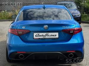 Blue Alfa Romeo Giulia 2017 in Riga, with an engine capacity of 2.20 L and mileage of 200 thousand km for 17500 €, photo 7 on AUTOMOTO.COM.LV