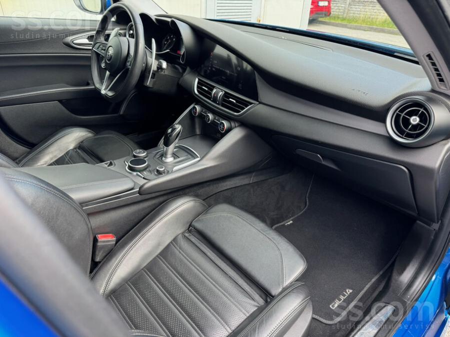Blue Alfa Romeo Giulia 2017 in Riga, with an engine capacity of 2.20 L and mileage of 200 thousand km for 17500 €, photo 12 on AUTOMOTO.COM.LV