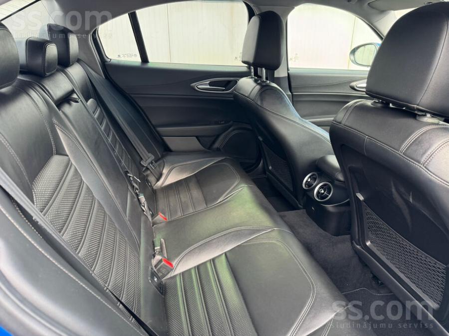 Blue Alfa Romeo Giulia 2017 in Riga, with an engine capacity of 2.20 L and mileage of 200 thousand km for 17500 €, photo 16 on AUTOMOTO.COM.LV