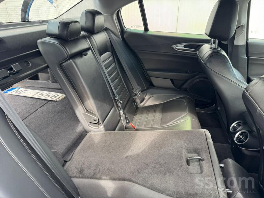 Blue Alfa Romeo Giulia 2017 in Riga, with an engine capacity of 2.20 L and mileage of 200 thousand km for 17500 €, photo 21 on AUTOMOTO.COM.LV