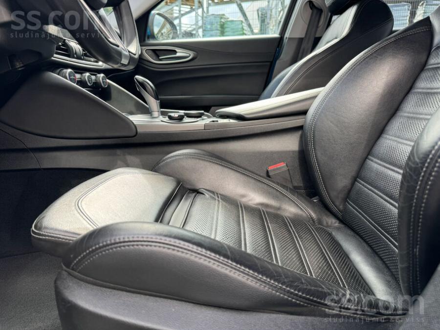 Blue Alfa Romeo Giulia 2017 in Riga, with an engine capacity of 2.20 L and mileage of 200 thousand km for 17500 €, photo 23 on AUTOMOTO.COM.LV