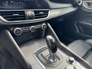Blue Alfa Romeo Giulia 2017 in Riga, with an engine capacity of 2.20 L and mileage of 200 thousand km for 17500 €, photo 24 on AUTOMOTO.COM.LV