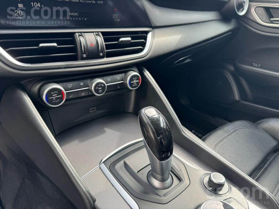 Blue Alfa Romeo Giulia 2017 in Riga, with an engine capacity of 2.20 L and mileage of 200 thousand km for 17500 €, photo 24 on AUTOMOTO.COM.LV