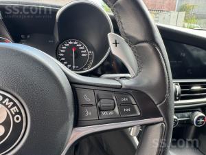 Blue Alfa Romeo Giulia 2017 in Riga, with an engine capacity of 2.20 L and mileage of 200 thousand km for 17500 €, photo 25 on AUTOMOTO.COM.LV