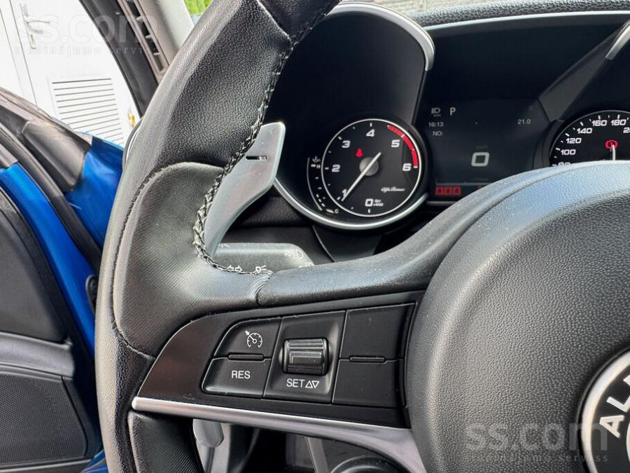 Blue Alfa Romeo Giulia 2017 in Riga, with an engine capacity of 2.20 L and mileage of 200 thousand km for 17500 €, photo 26 on AUTOMOTO.COM.LV