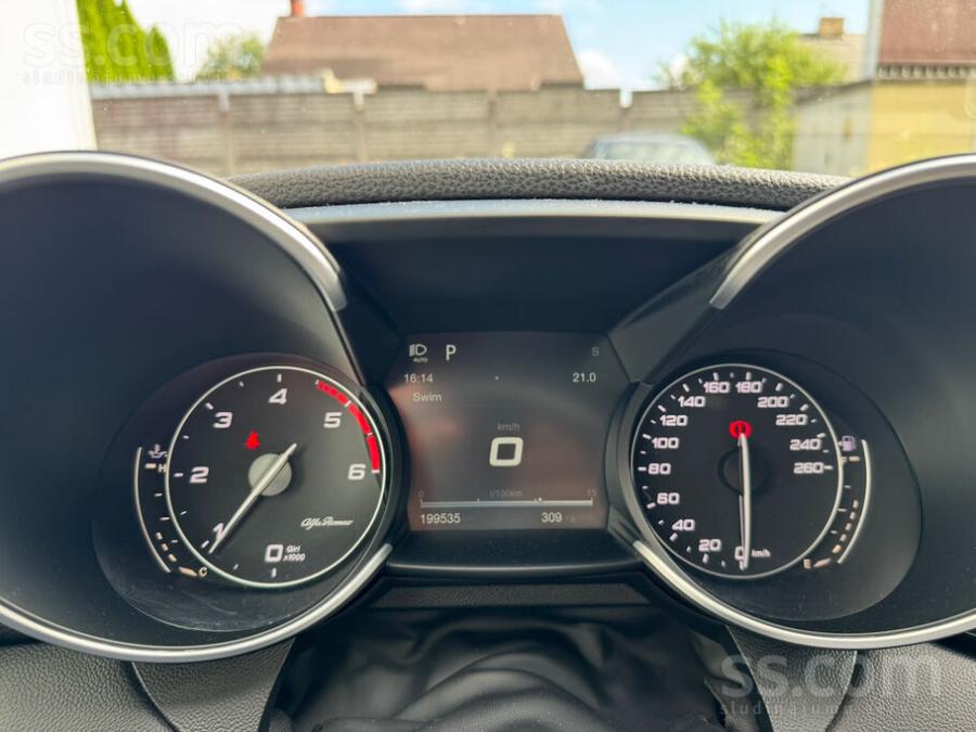 Blue Alfa Romeo Giulia 2017 in Riga, with an engine capacity of 2.20 L and mileage of 200 thousand km for 17500 €, photo 28 on AUTOMOTO.COM.LV