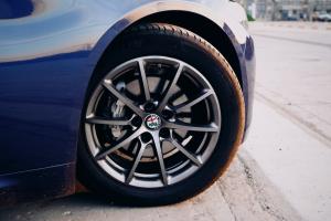 Zils Alfa Romeo Giulia 2017 Tallina, ar dzinēja tilpumu 2.20 L un nobraukumu 97 tūkst. km par 21500 €, foto  vietnē AUTOMOTO.COM.LV