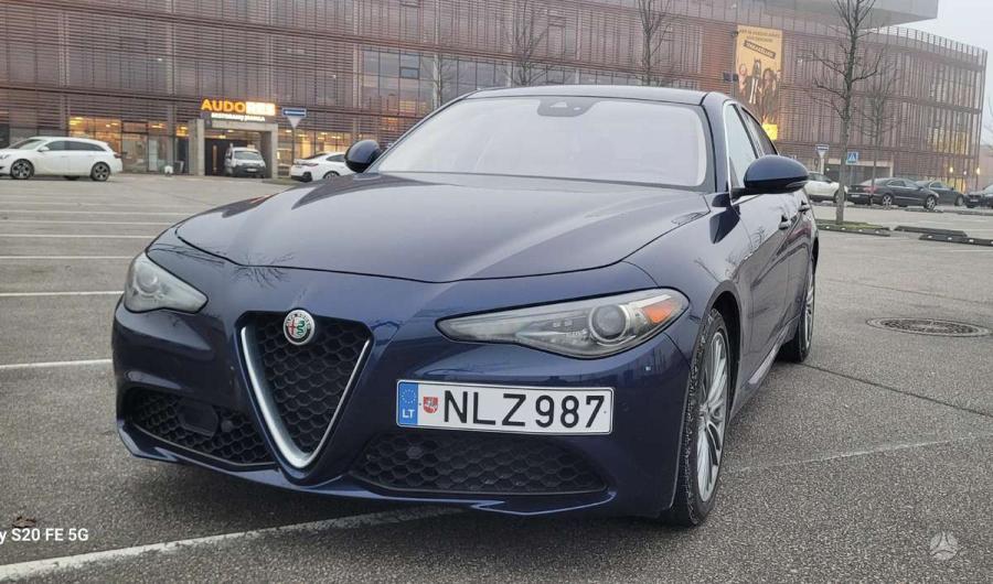 Zils Alfa Romeo Giulia 2018 Palanga, ar dzinēja tilpumu 2.00 L un nobraukumu 109 tūkst. km par 18990 €, foto 2 vietnē AUTOMOTO.COM.LV