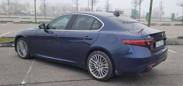 Blue Alfa Romeo Giulia 2018 in Palanga, with an engine capacity of 2.00 L and mileage of 109 thousand km for 18990 €, photo 4 on AUTOMOTO.COM.LV