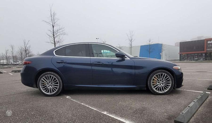 Zils Alfa Romeo Giulia 2018 Palanga, ar dzinēja tilpumu 2.00 L un nobraukumu 109 tūkst. km par 18990 €, foto 5 vietnē AUTOMOTO.COM.LV