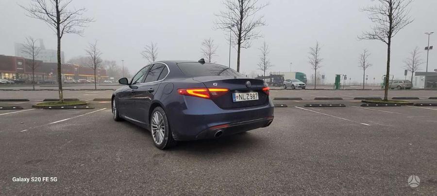 Zils Alfa Romeo Giulia 2018 Palanga, ar dzinēja tilpumu 2.00 L un nobraukumu 109 tūkst. km par 18990 €, foto 7 vietnē AUTOMOTO.COM.LV