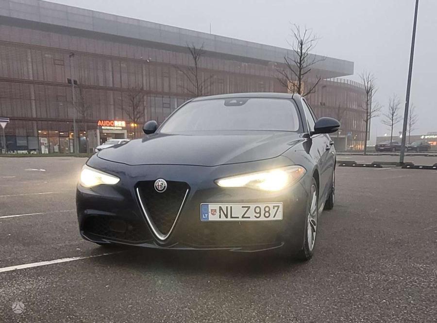 Zils Alfa Romeo Giulia 2018 Palanga, ar dzinēja tilpumu 2.00 L un nobraukumu 109 tūkst. km par 18990 €, foto 8 vietnē AUTOMOTO.COM.LV