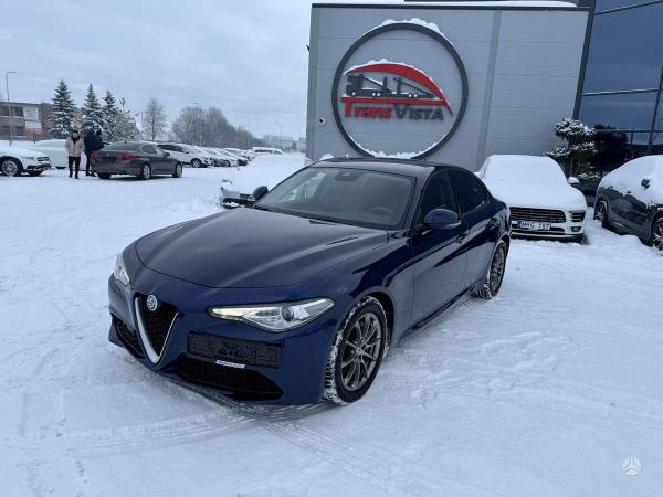 Blue Alfa Romeo Giulia 2018 in Telschi, with an engine capacity of 2.14 L and mileage of 111 thousand km for 10500 €, photo 2 on AUTOMOTO.COM.LV