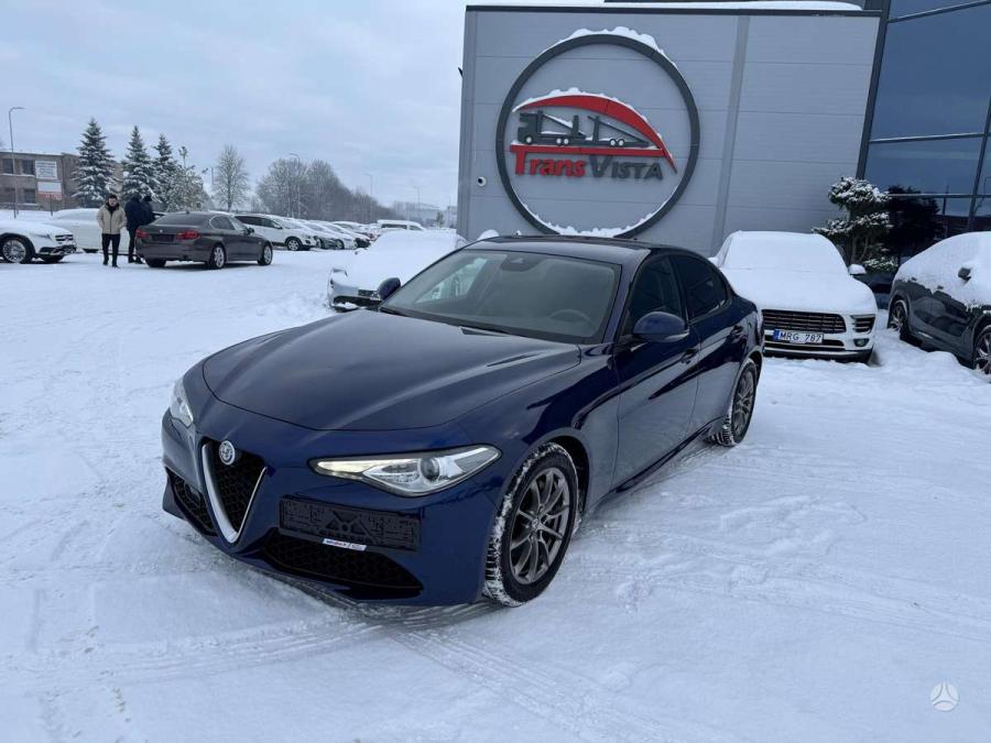 Zils Alfa Romeo Giulia 2018 Telšiai, ar dzinēja tilpumu 2.14 L un nobraukumu 111 tūkst. km par 10500 €, foto 2 vietnē AUTOMOTO.COM.LV
