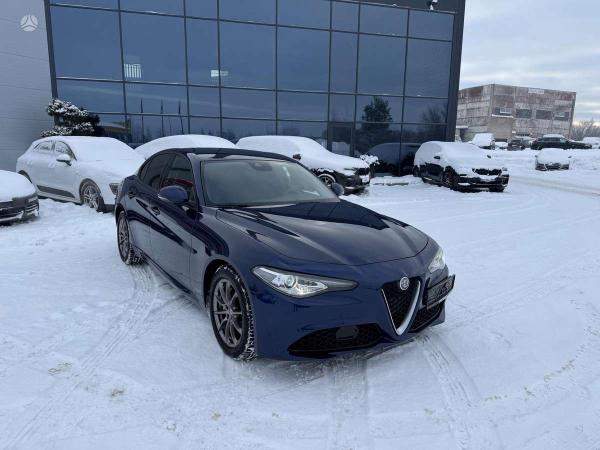 Blue Alfa Romeo Giulia 2018 in Telschi, with an engine capacity of 2.14 L and mileage of 111 thousand km for 10500 €, photo 10 on AUTOMOTO.COM.LV
