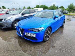 Zils Alfa Romeo Giulia 2018 Tallina, ar dzinēja tilpumu 2.00 L un nobraukumu 102 tūkst. km par 24990 €, foto  vietnē AUTOMOTO.COM.LV