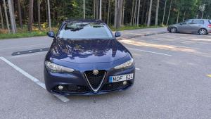 Blue Alfa Romeo Giulia 2018 in Klaipeda, with an engine capacity of 2.14 L and mileage of 214 thousand km for 9900 €, photo 3 on AUTOMOTO.COM.LV
