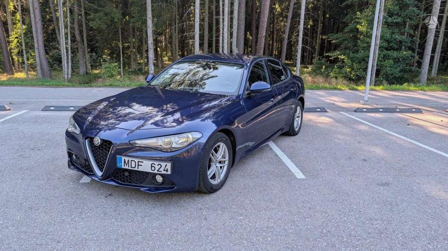 Blue Alfa Romeo Giulia 2018 in Klaipeda, with an engine capacity of 2.14 L and mileage of 214 thousand km for 9900 €, photo 4 on AUTOMOTO.COM.LV