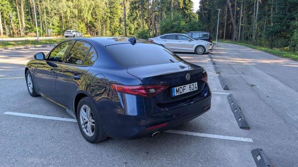 Zils Alfa Romeo Giulia 2018 Klaipėda, ar dzinēja tilpumu 2.14 L un nobraukumu 214 tūkst. km par 9900 €, foto 4 vietnē AUTOMOTO.COM.LV