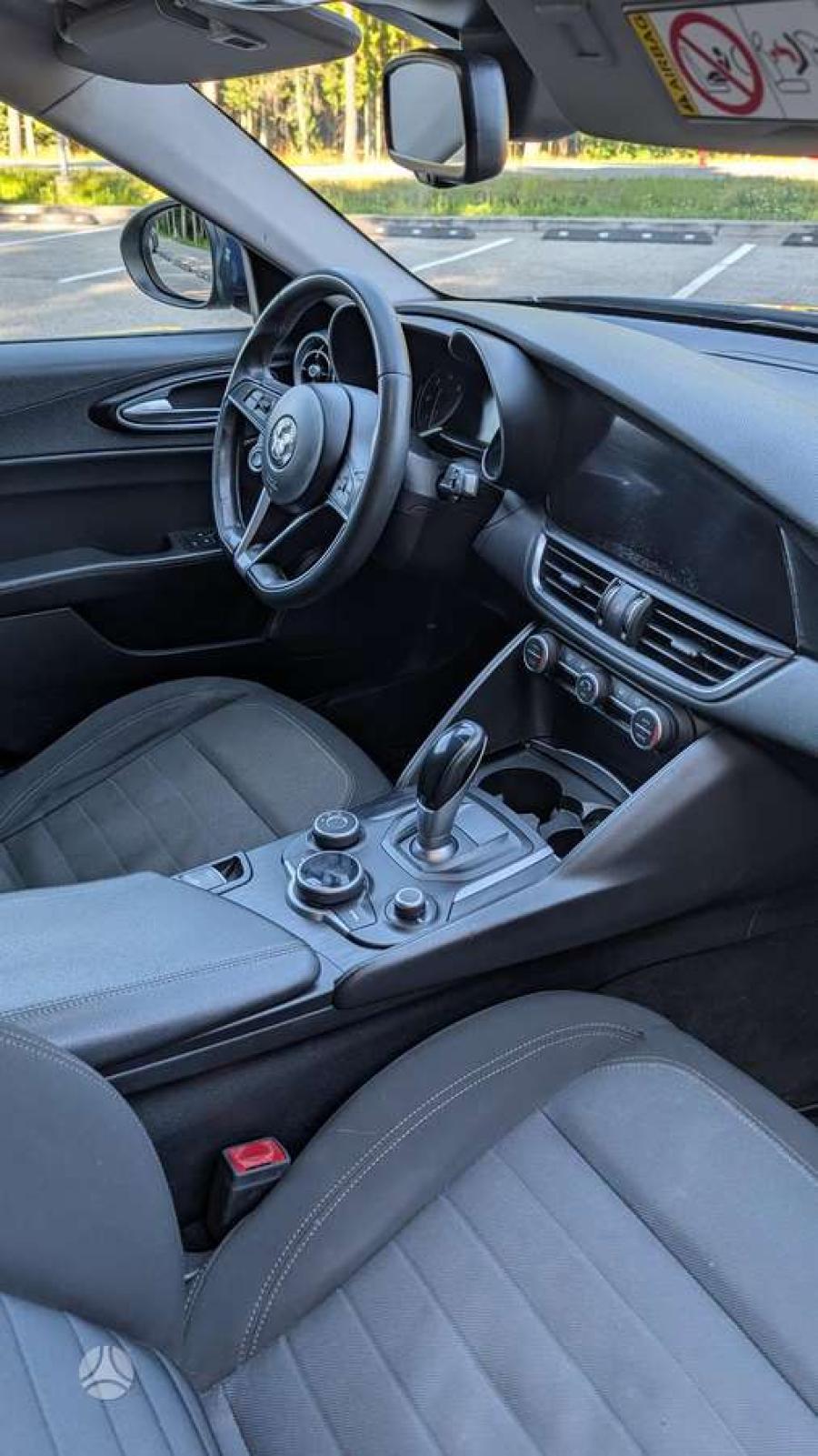 Blue Alfa Romeo Giulia 2018 in Klaipeda, with an engine capacity of 2.14 L and mileage of 214 thousand km for 9900 €, photo 9 on AUTOMOTO.COM.LV
