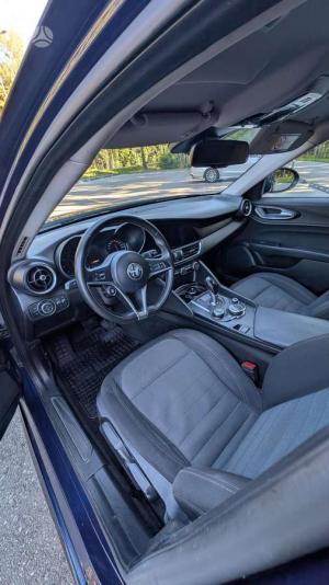 Blue Alfa Romeo Giulia 2018 in Klaipeda, with an engine capacity of 2.14 L and mileage of 214 thousand km for 9900 €, photo 11 on AUTOMOTO.COM.LV