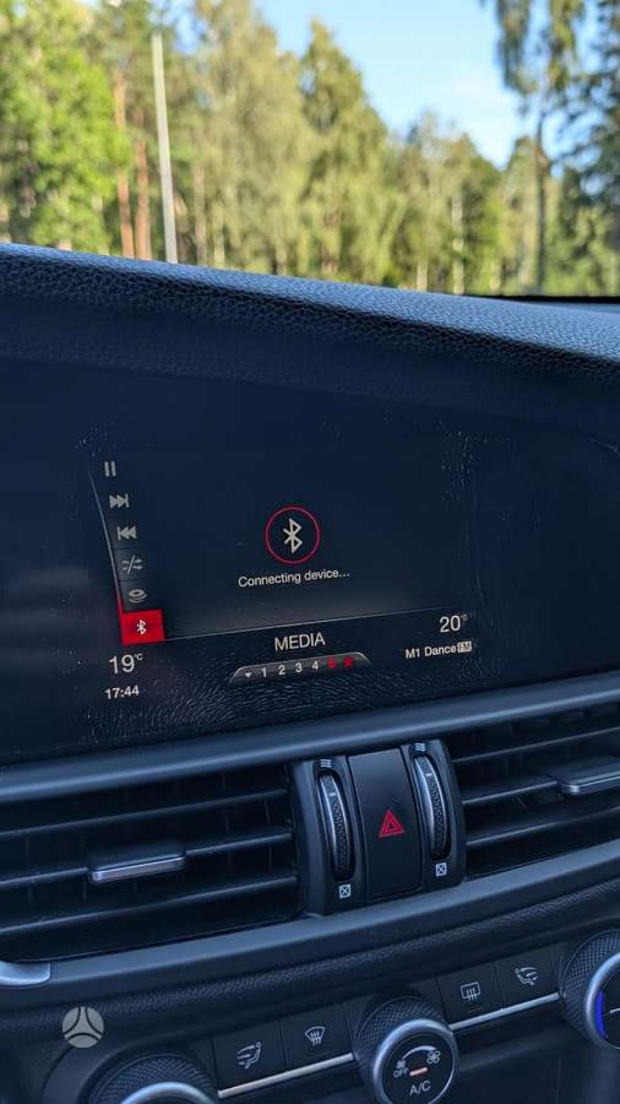Blue Alfa Romeo Giulia 2018 in Klaipeda, with an engine capacity of 2.14 L and mileage of 214 thousand km for 9900 €, photo 12 on AUTOMOTO.COM.LV