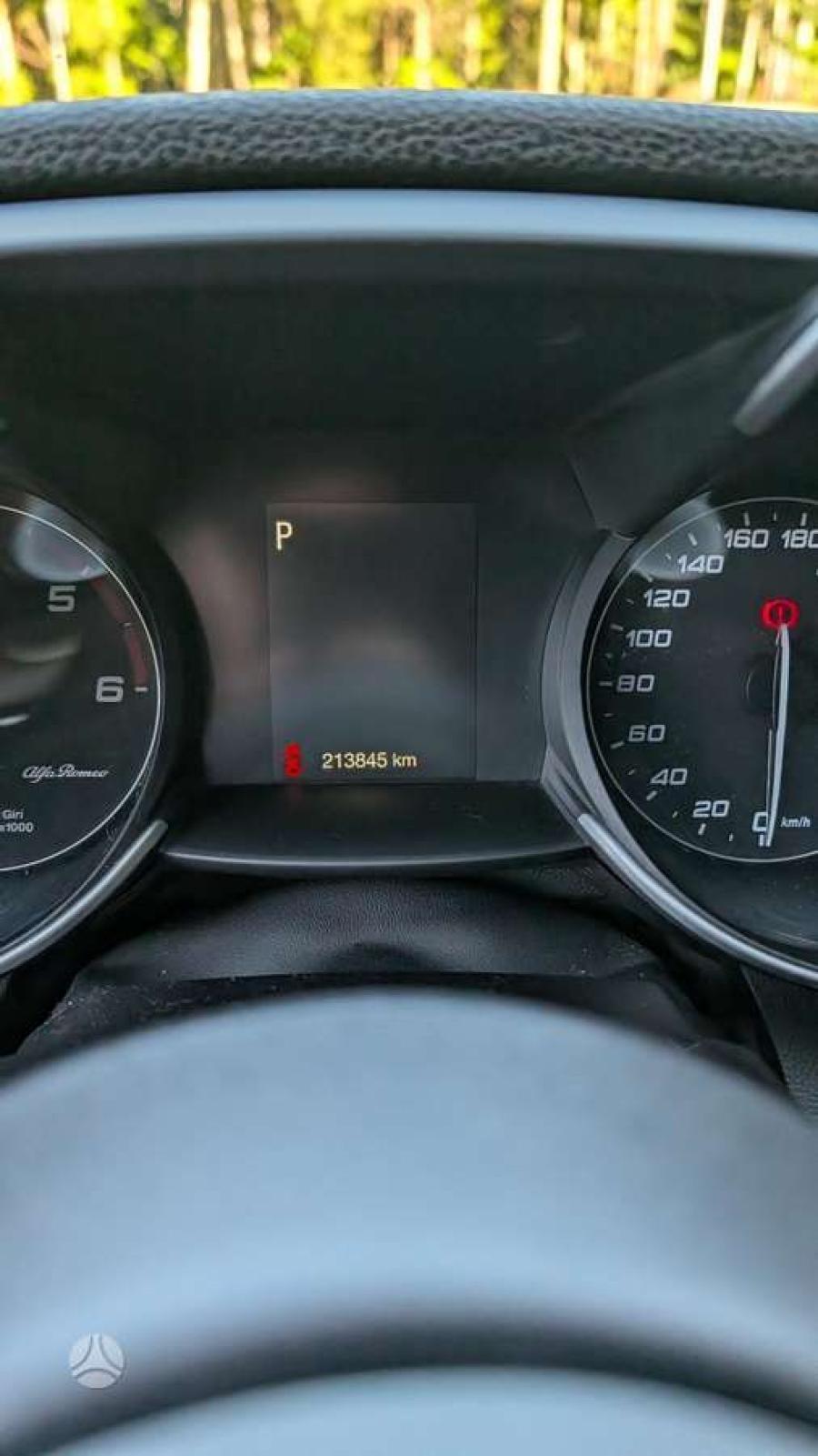 Blue Alfa Romeo Giulia 2018 in Klaipeda, with an engine capacity of 2.14 L and mileage of 214 thousand km for 9900 €, photo 13 on AUTOMOTO.COM.LV