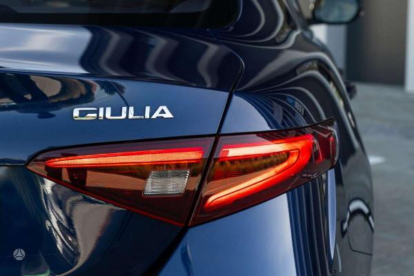 Blue Alfa Romeo Giulia 2018 in Vilnius, with an engine capacity of 2.00 L and mileage of 121 thousand km for 17990 €, photo 11 on AUTOMOTO.COM.LV