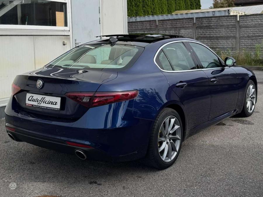 Zils Alfa Romeo Giulia 2019 Rīga, ar dzinēja tilpumu 2.00 L un nobraukumu 160 tūkst. km par 20900 €, foto 6 vietnē AUTOMOTO.COM.LV