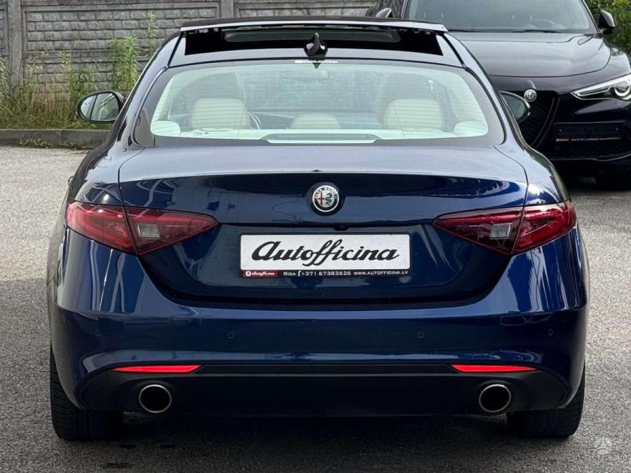 Zils Alfa Romeo Giulia 2019 Rīga, ar dzinēja tilpumu 2.00 L un nobraukumu 160 tūkst. km par 20900 €, foto 7 vietnē AUTOMOTO.COM.LV