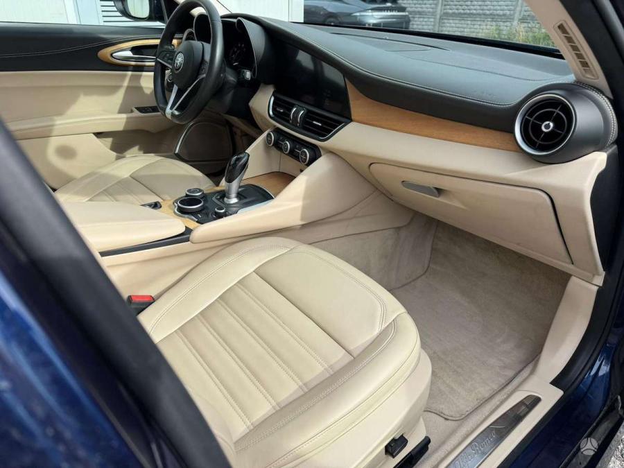 Zils Alfa Romeo Giulia 2019 Rīga, ar dzinēja tilpumu 2.00 L un nobraukumu 160 tūkst. km par 20900 €, foto 12 vietnē AUTOMOTO.COM.LV