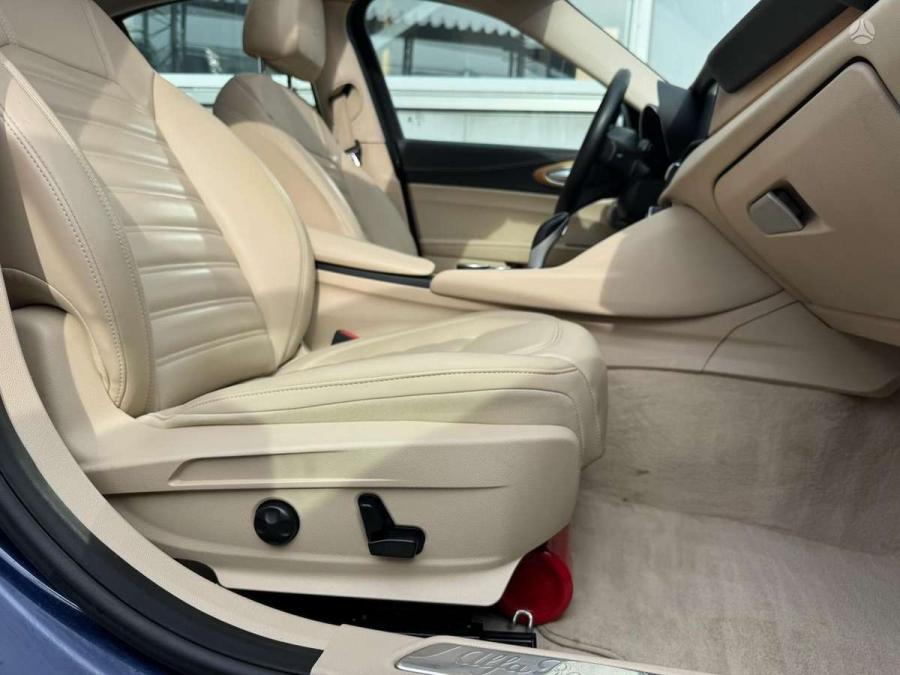 Zils Alfa Romeo Giulia 2019 Rīga, ar dzinēja tilpumu 2.00 L un nobraukumu 160 tūkst. km par 20900 €, foto 15 vietnē AUTOMOTO.COM.LV