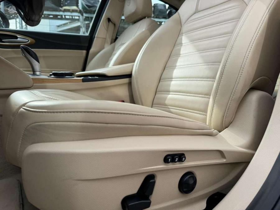 Zils Alfa Romeo Giulia 2019 Rīga, ar dzinēja tilpumu 2.00 L un nobraukumu 160 tūkst. km par 20900 €, foto 24 vietnē AUTOMOTO.COM.LV