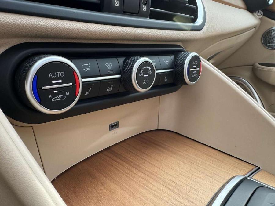 Zils Alfa Romeo Giulia 2019 Rīga, ar dzinēja tilpumu 2.00 L un nobraukumu 160 tūkst. km par 20900 €, foto 32 vietnē AUTOMOTO.COM.LV