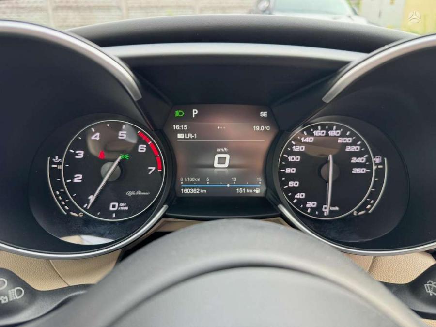 Zils Alfa Romeo Giulia 2019 Rīga, ar dzinēja tilpumu 2.00 L un nobraukumu 160 tūkst. km par 20900 €, foto 35 vietnē AUTOMOTO.COM.LV