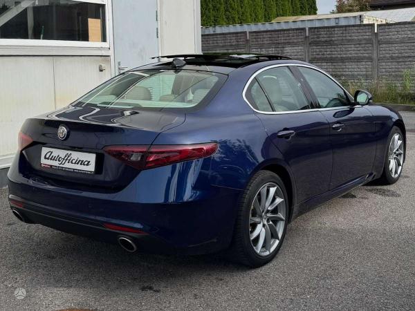 Zils Alfa Romeo Giulia 2019 Rīga, ar dzinēja tilpumu 2.00 L un nobraukumu 160 tūkst. km par 20900 €, foto 6 vietnē AUTOMOTO.COM.LV