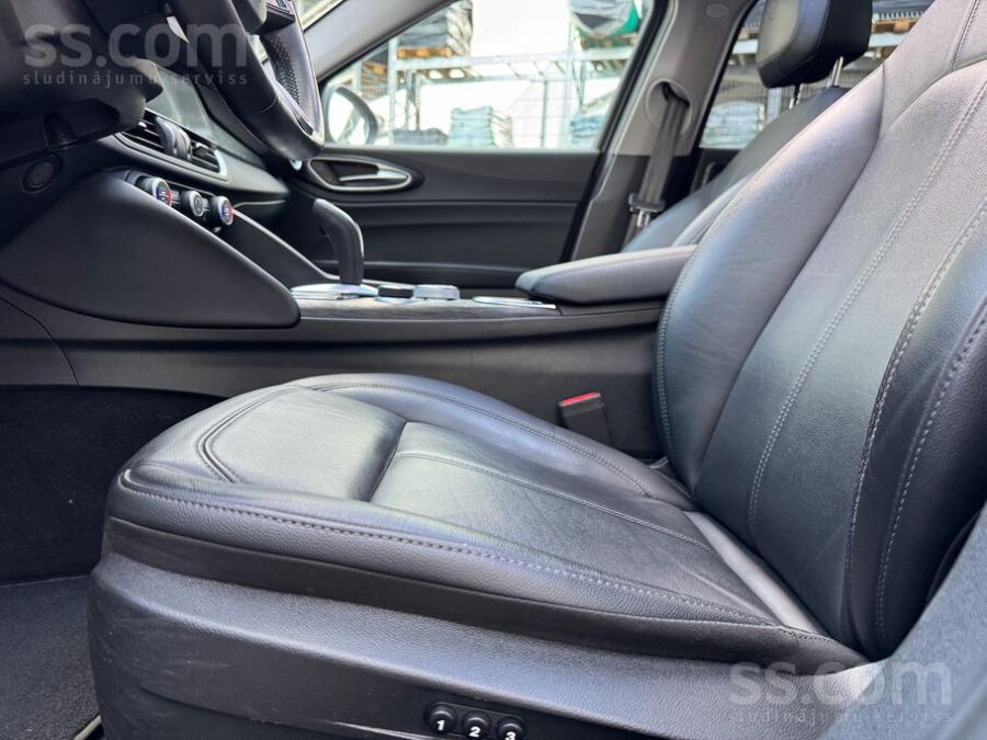 Zils Alfa Romeo Giulia 2020 Rīga, ar dzinēja tilpumu 2.20 L un nobraukumu 97 tūkst. km par 20900 €, foto 19 vietnē AUTOMOTO.COM.LV